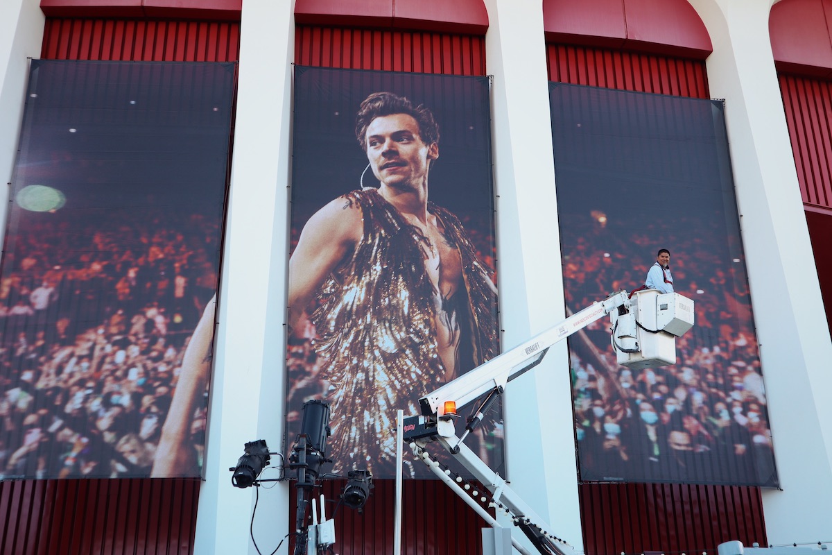 Promotional Pole Banner and Venue Graphics for Harry Styles' “Love on ...